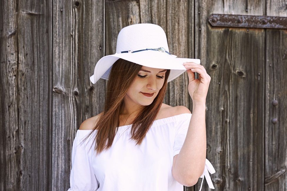 White hats | Simple elegance | Large selection