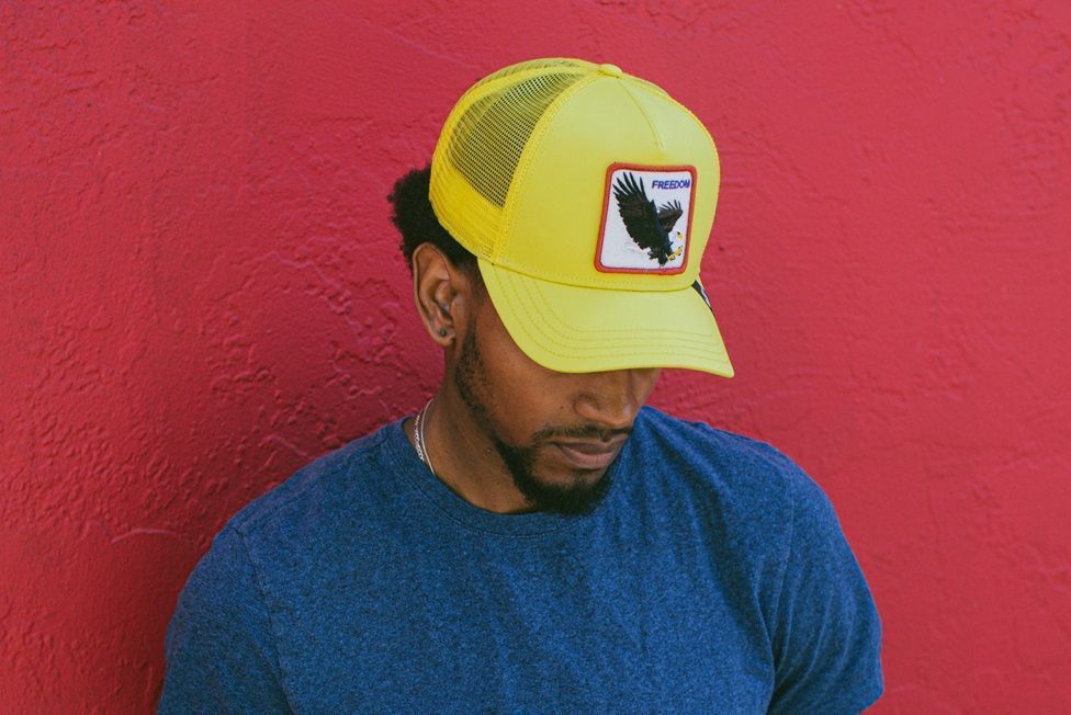 Yellow caps | Colourful eye-catchers | Large selection